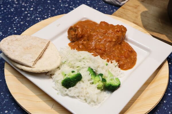 Oxford sausages in curry sauce